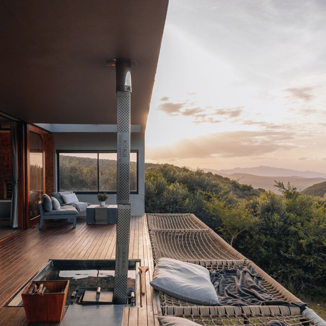 Romantic Pods for a Lovers' Retreat - Hello Lifestyle Magazine