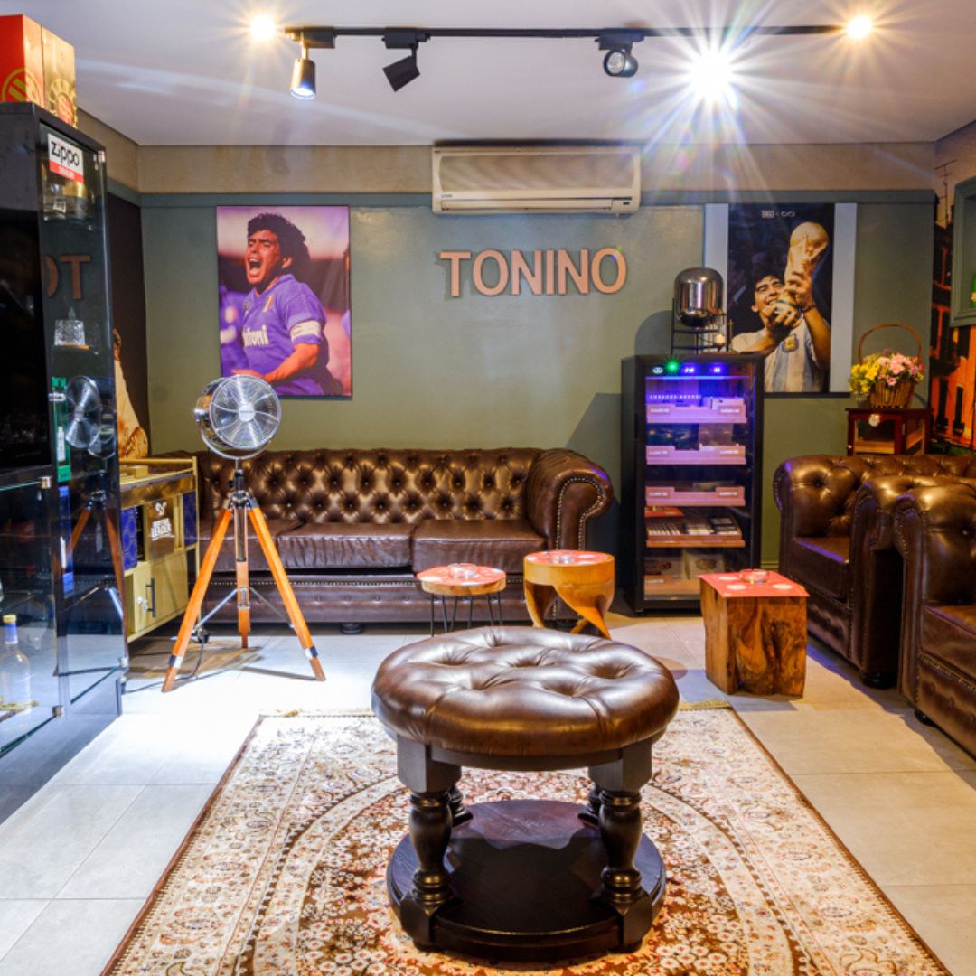 Cigar Lounges: Sophisticated Gentleman's Venues - Hello Lifestyle Magazine